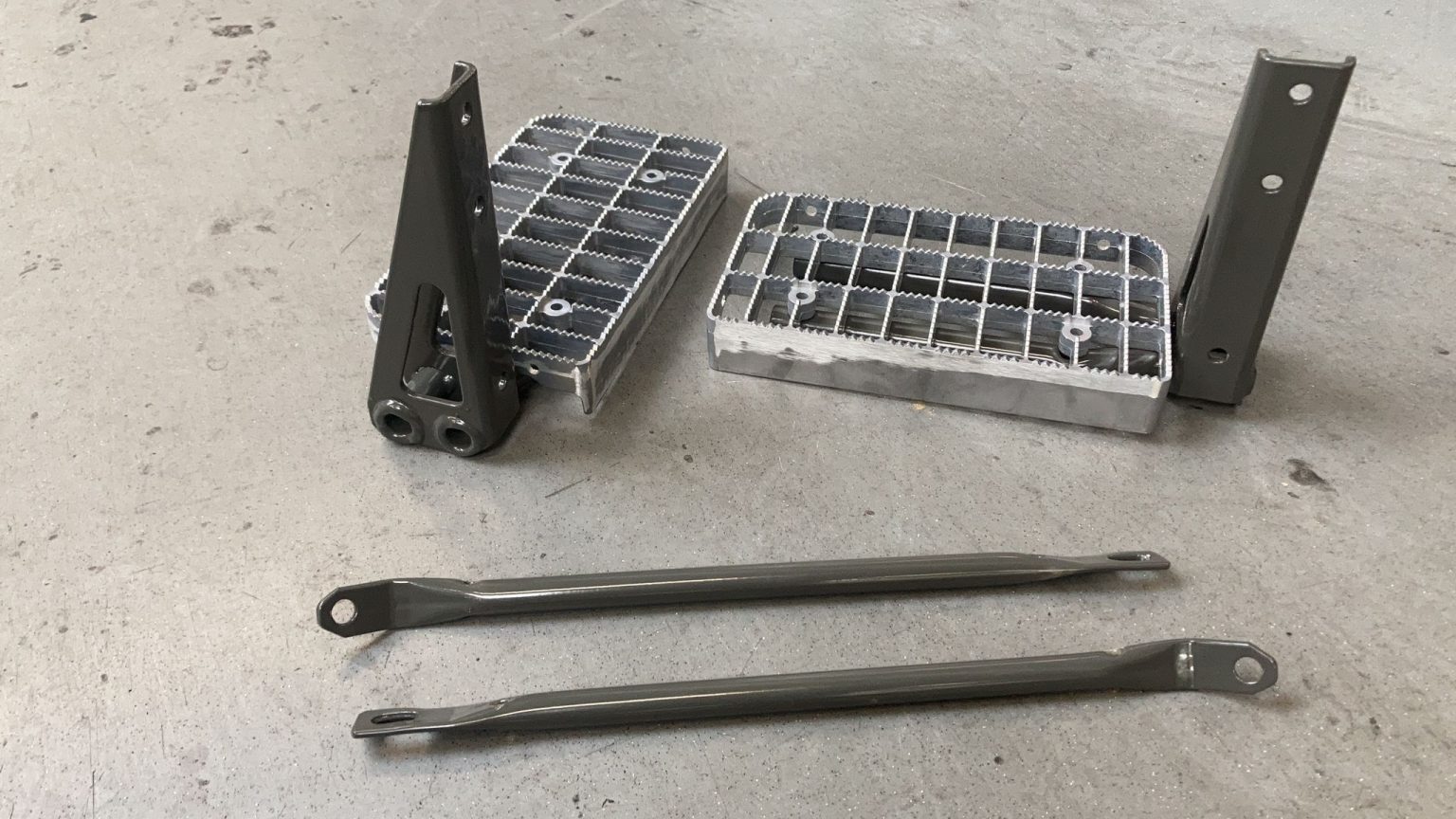 Volvo F serie bumper steps original | Tom Holding BV